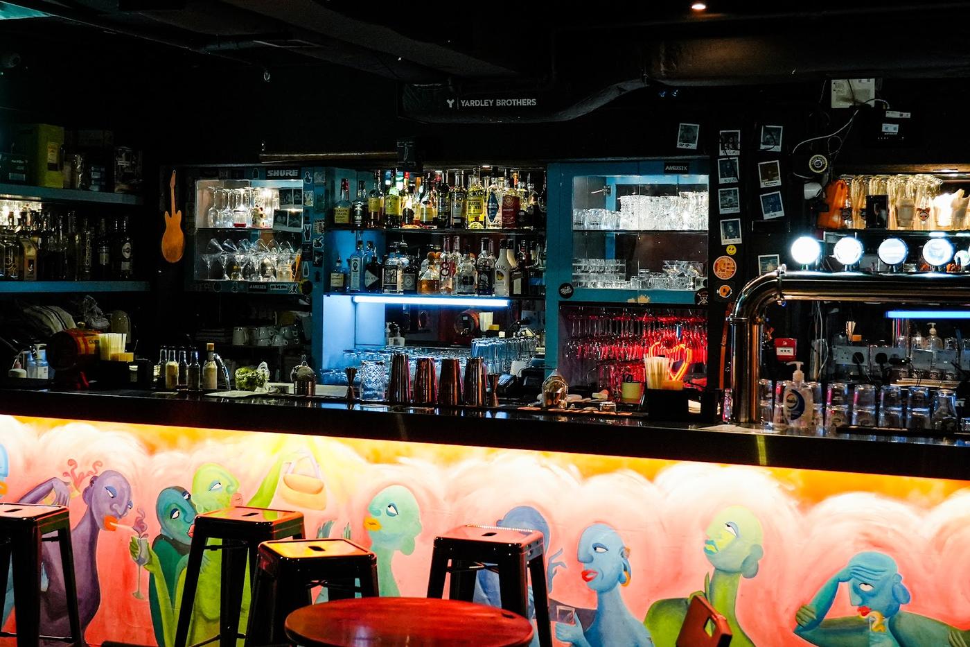 Best Live Music Bars in Hong Kong (2026) — barsforKings